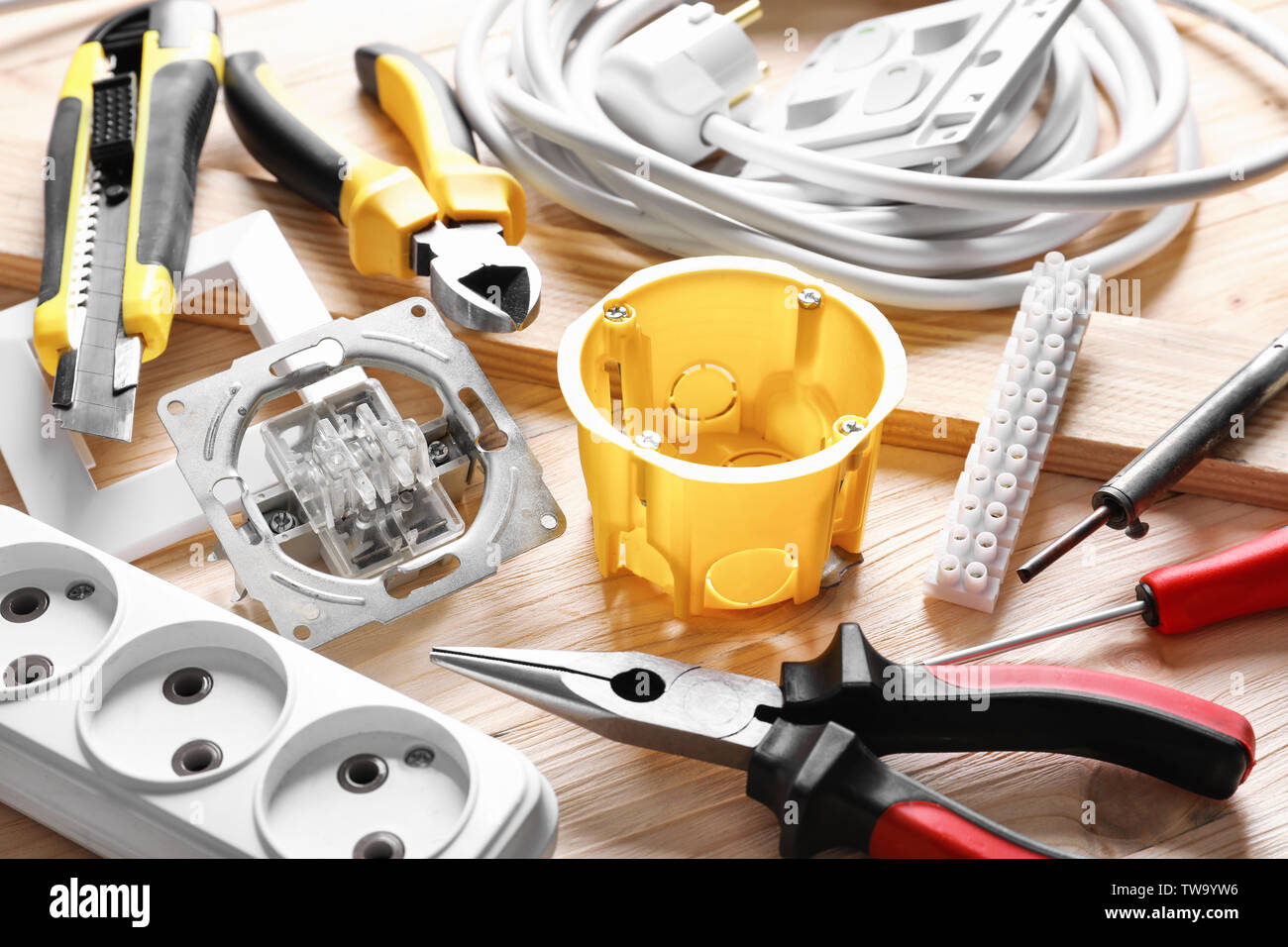 Cord electrical electrician knife hi-res stock photography and images ...