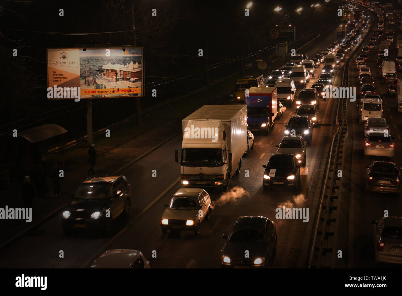 KYIV, UKRAINE - DECEMBER 28, 2017: Traffic jam at night city Stock ...