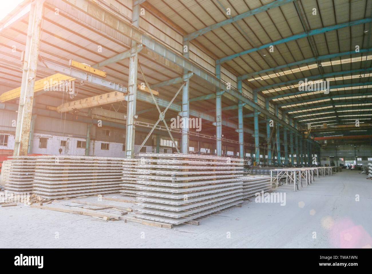 Prefabricated concrete slab construction hi-res stock photography and ...