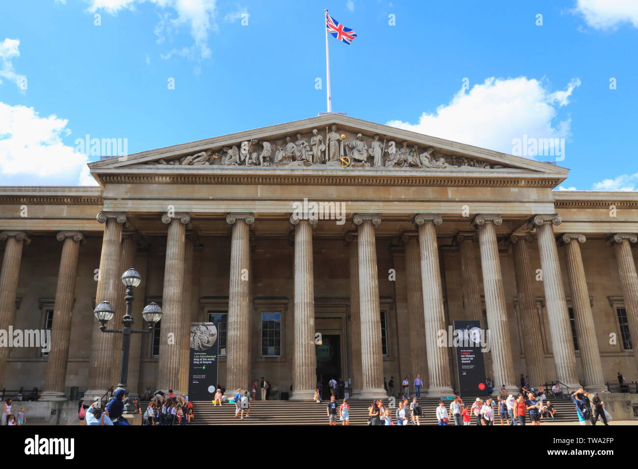 Classical facade of the british museum hi-res stock photography and ...