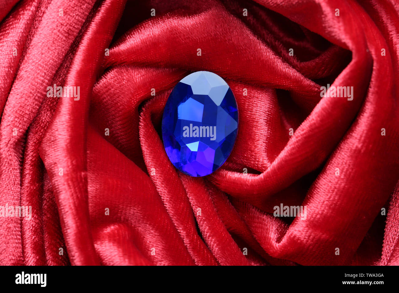 Precious stone for jewellery on red velvet Stock Photo - Alamy