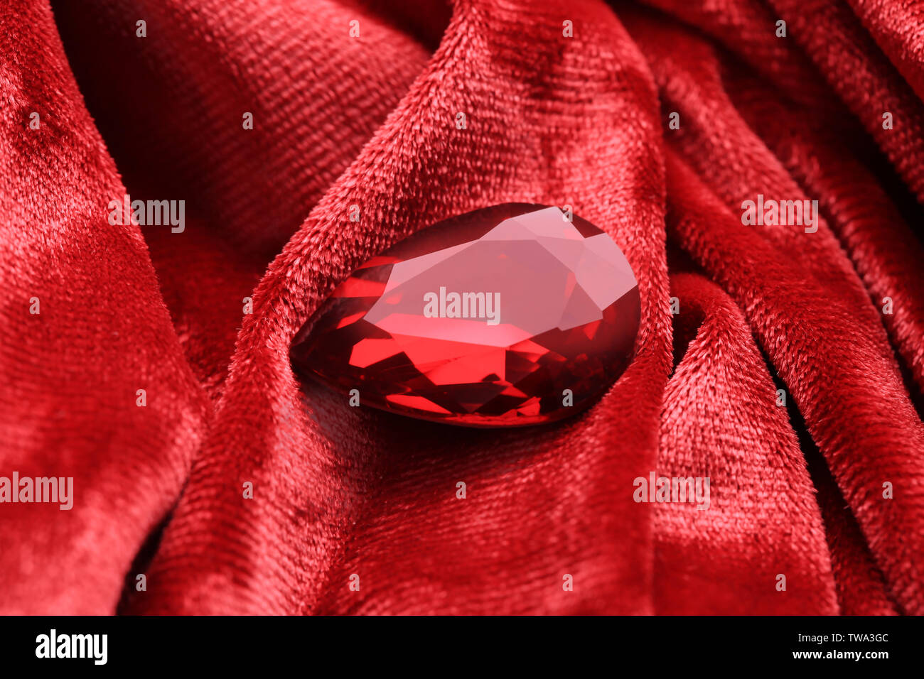 Precious stone for jewellery on red velvet Stock Photo - Alamy