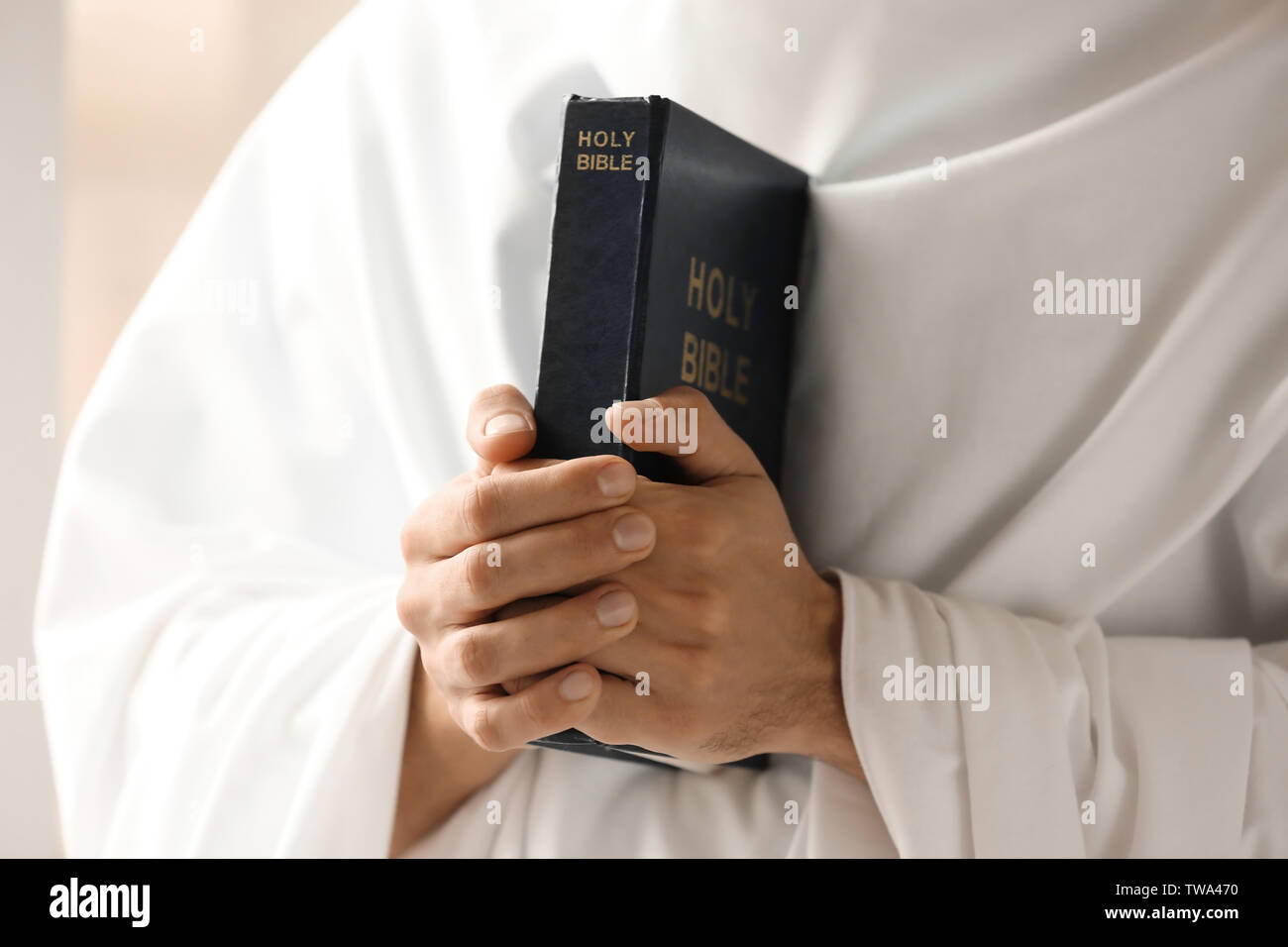 Monk reading bible hi-res stock photography and images - Alamy