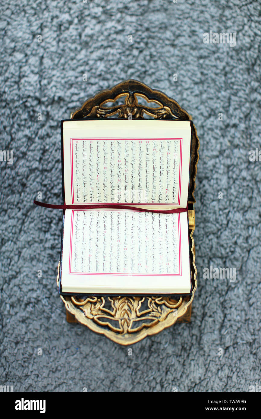 Quran open stand hi-res stock photography and images - Alamy