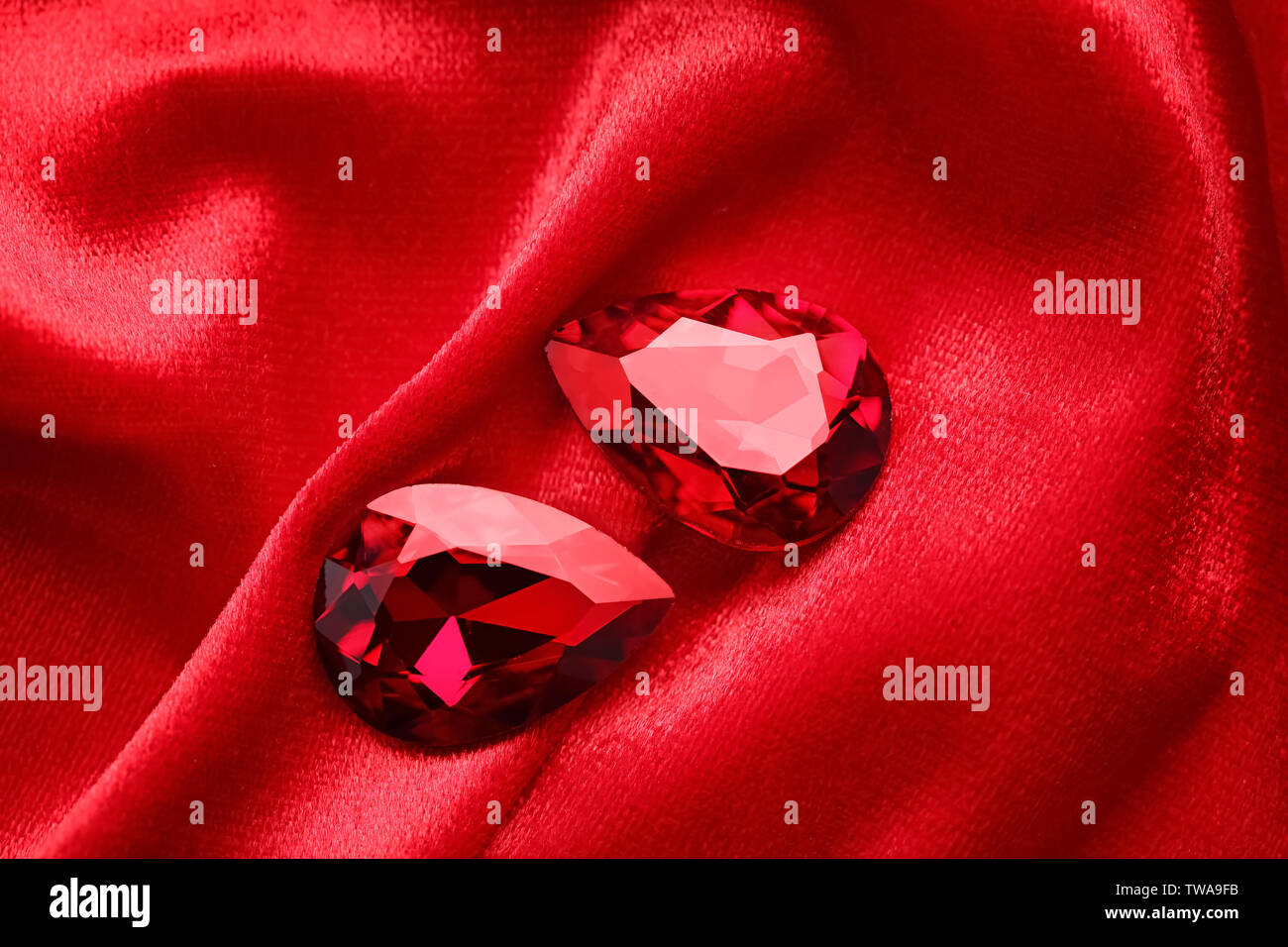 Precious stones for jewellery on red velvet Stock Photo - Alamy