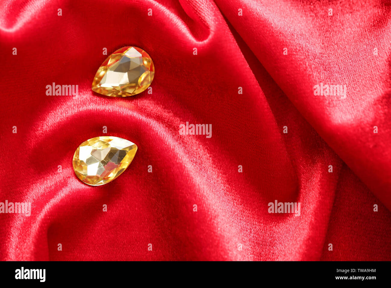 Precious stones for jewellery on red velvet Stock Photo - Alamy