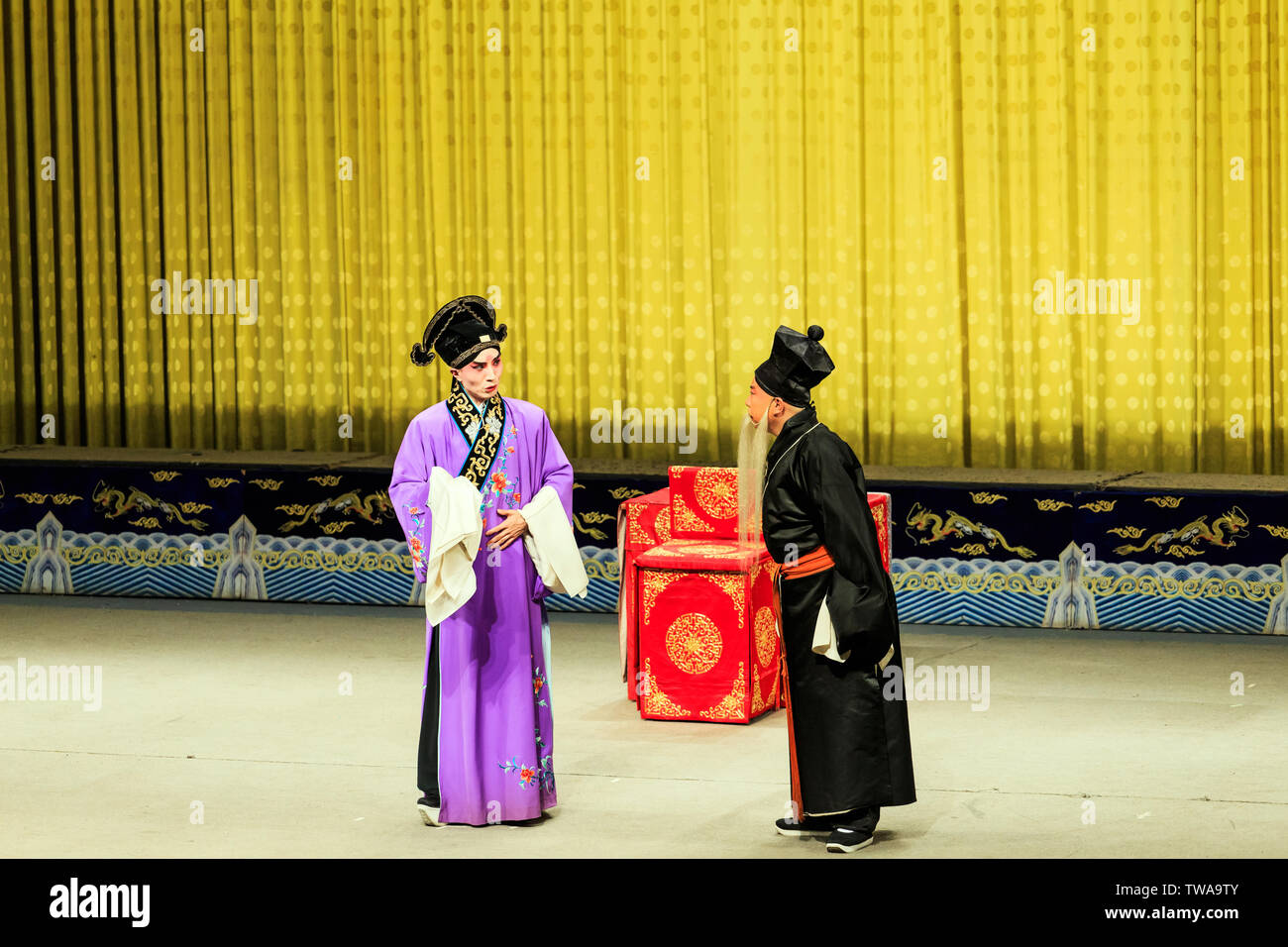 Children chinese opera stage hi-res stock photography and images - Alamy