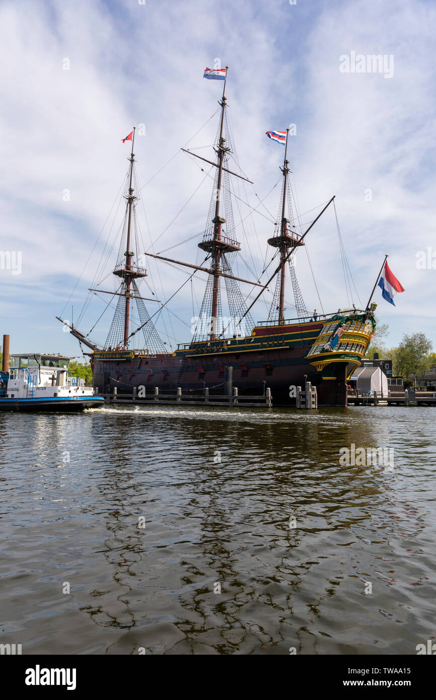 Replica of the Amsterdam, The original vessel was wrecked off Hastings ...