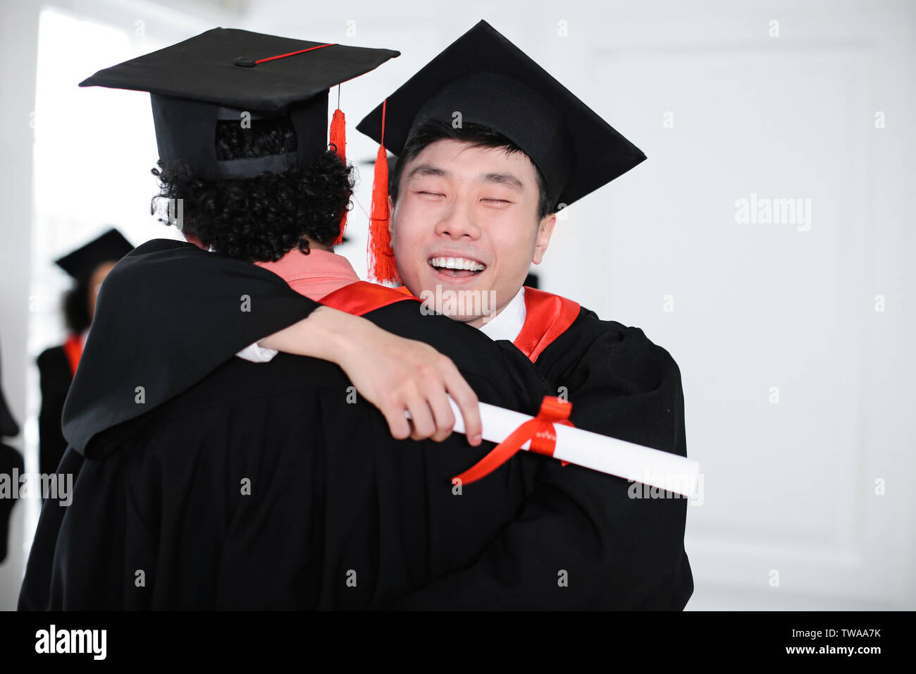 Graduation robes, cap and diploma hi-res stock photography and images ...