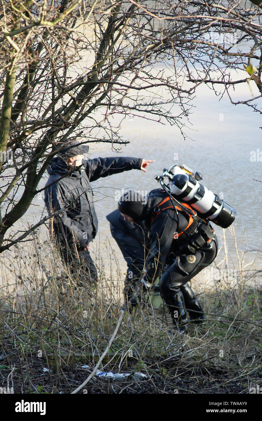 Professional diver at work underwater hi-res stock photography and ...