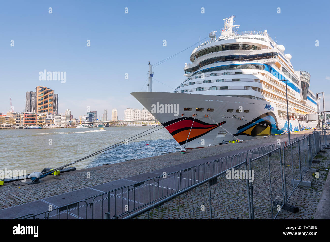 18 ships docked hi-res stock photography and images - Alamy