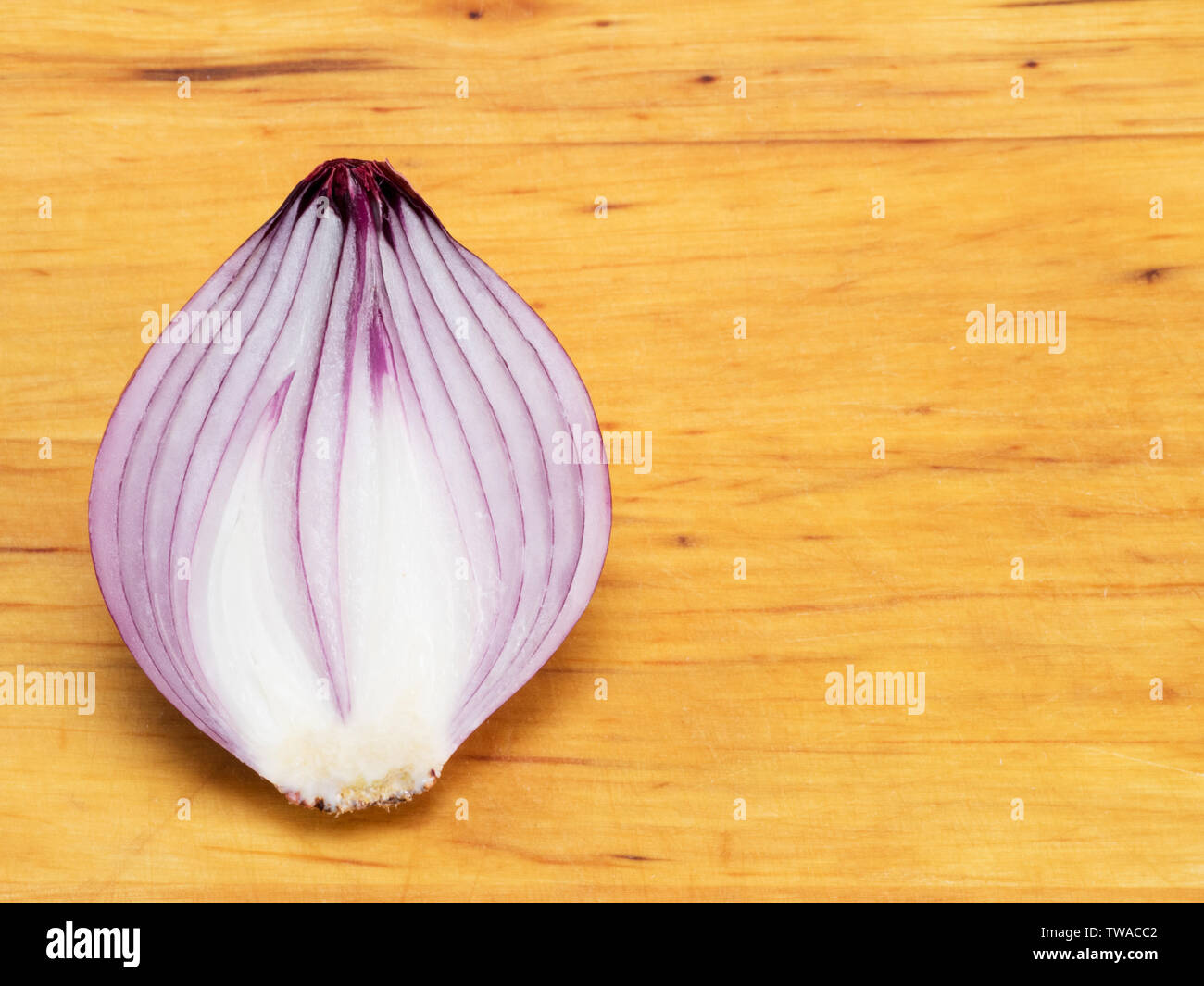 Half chopped red onion hi-res stock photography and images - Alamy