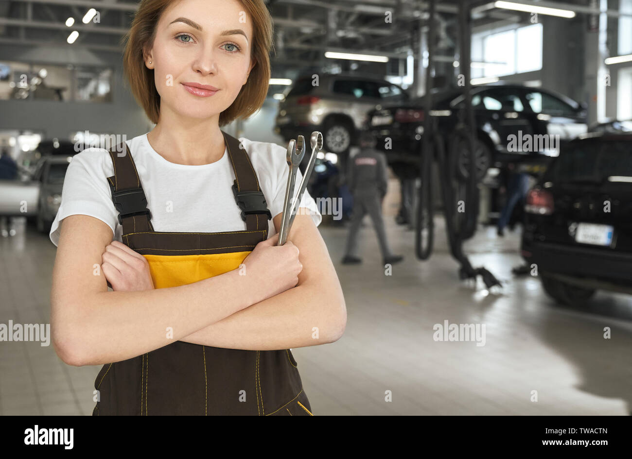 Woman engineer car engine hi-res stock photography and images - Alamy