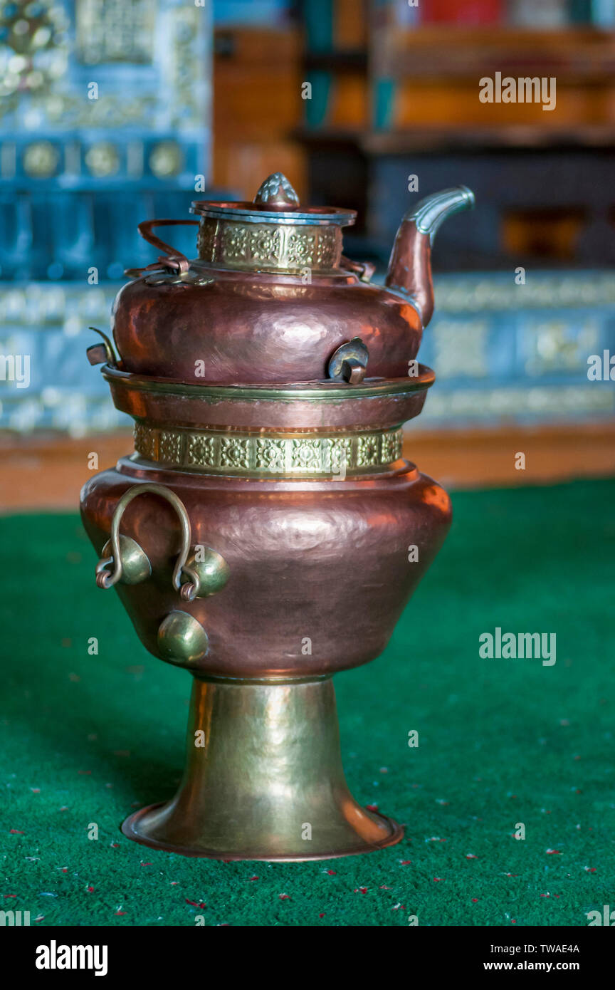 Traditional copper tea pot, Ladakh, Jammu and Kashmir, India Stock ...