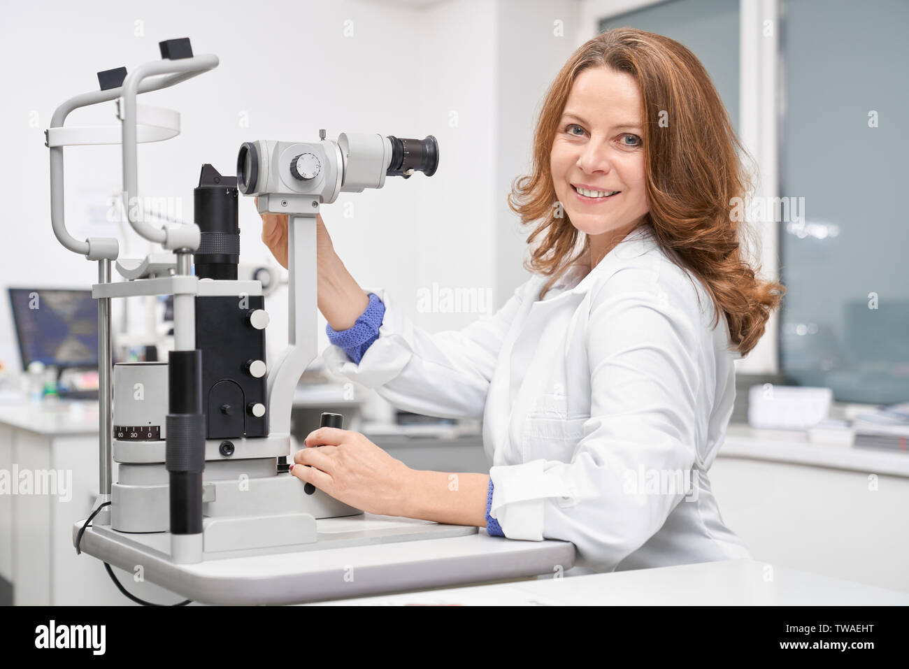 Oculist hi-res stock photography and images - Alamy
