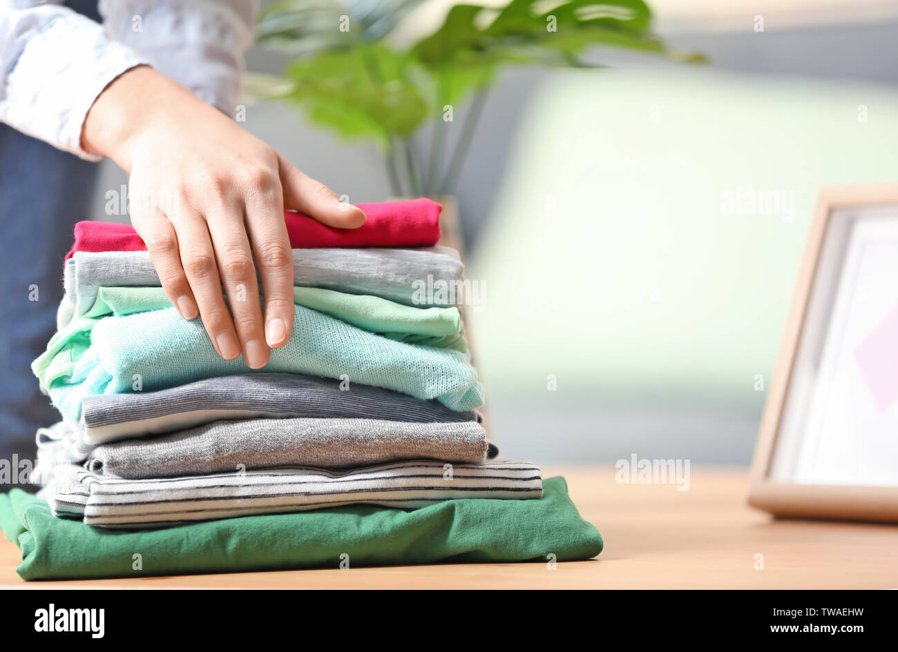 Putting table cloth on table hi-res stock photography and images - Alamy