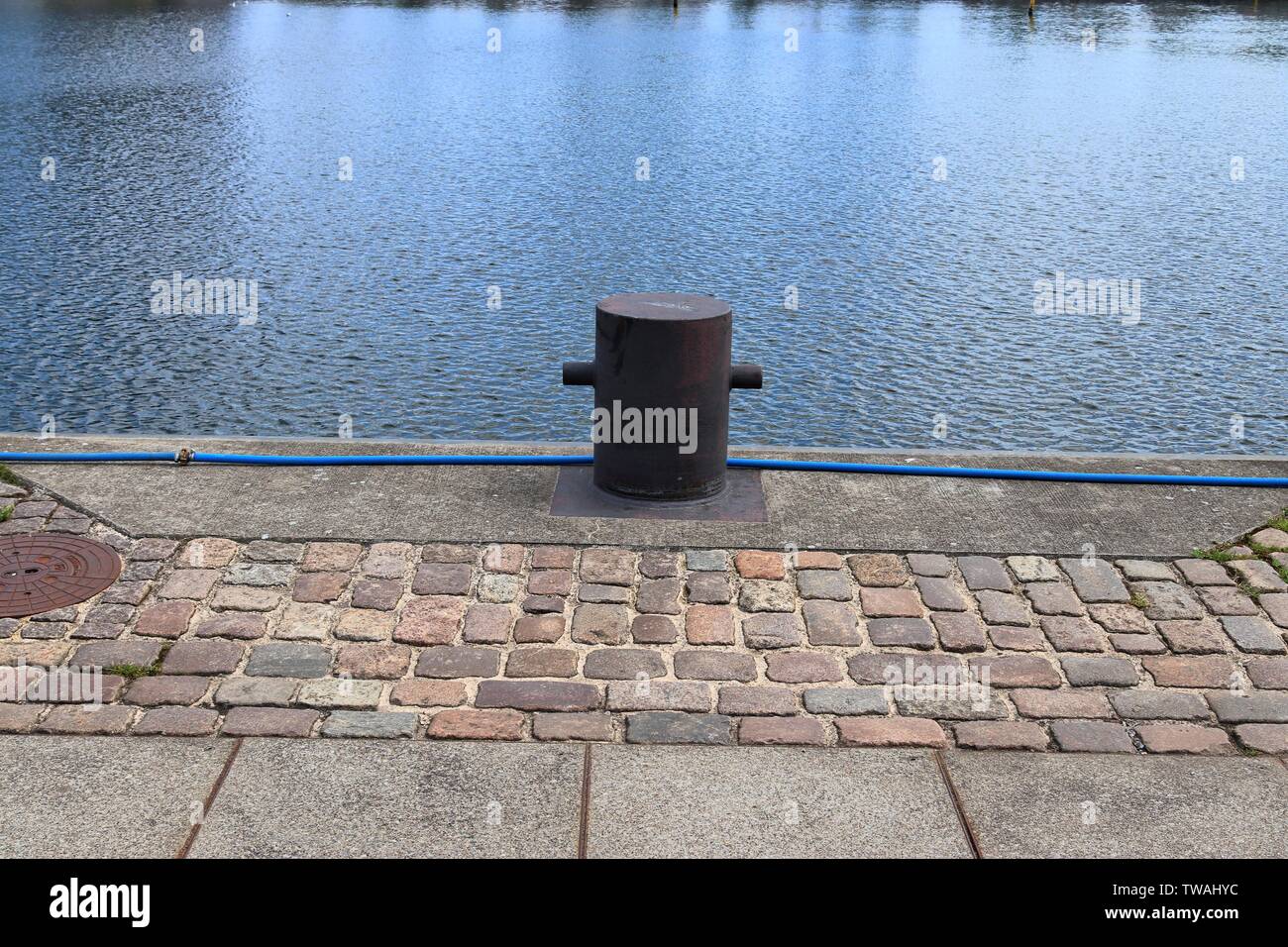 Mooring bollards harbour harbor metal hi-res stock photography and ...