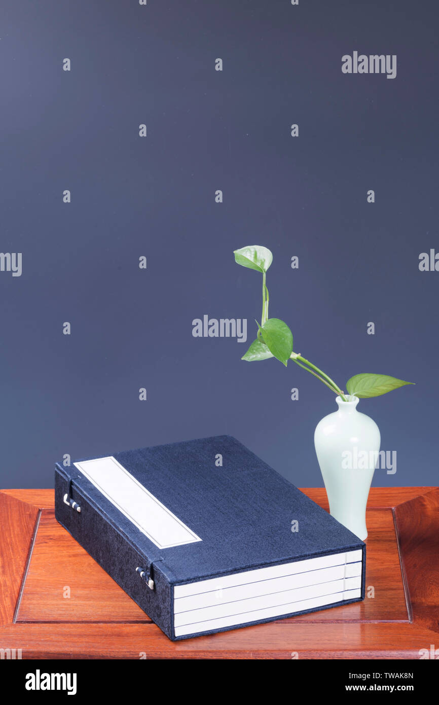 Wire bound books hi-res stock photography and images - Alamy