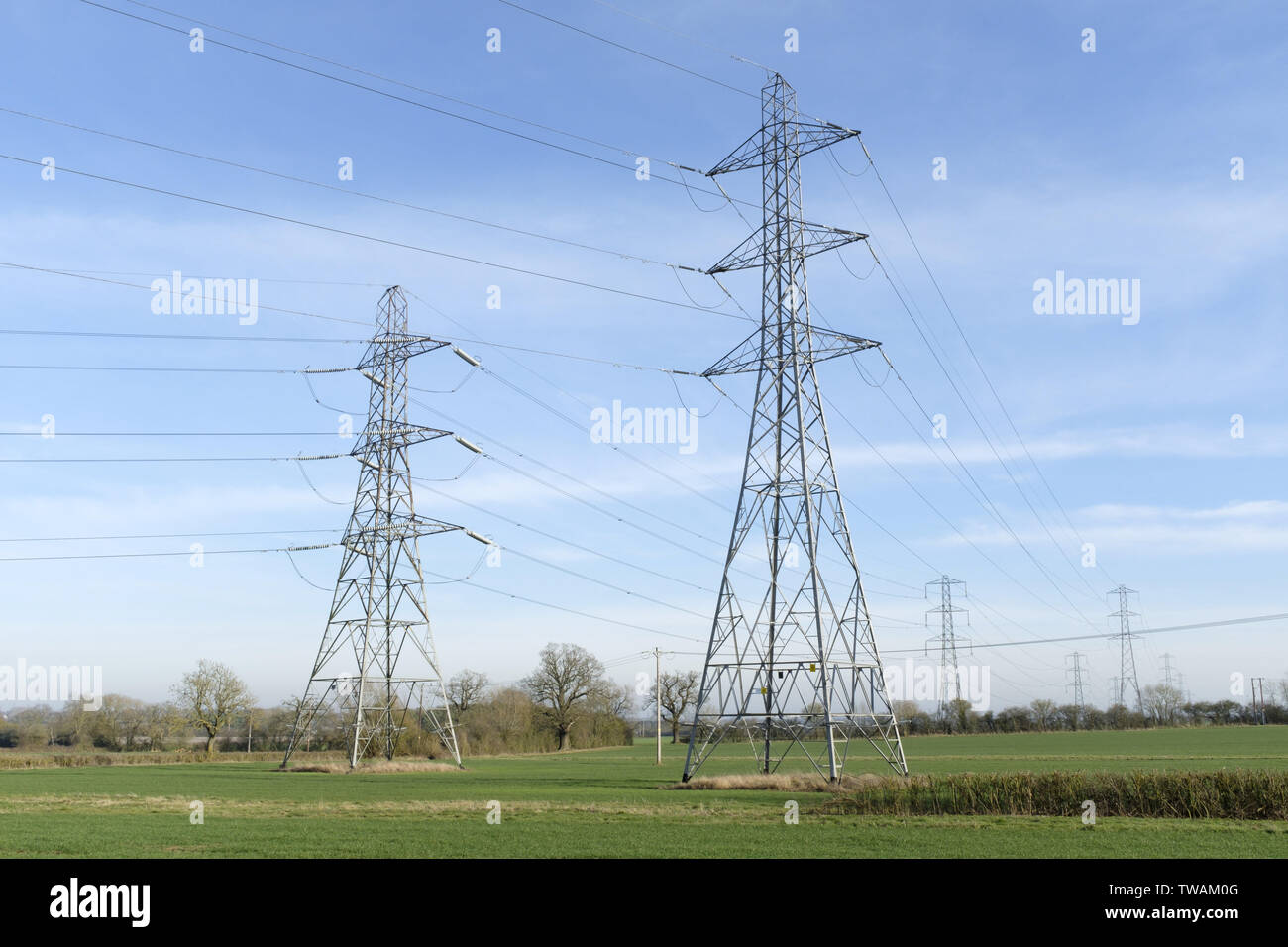 Overhead electric line equipment hi-res stock photography and images ...