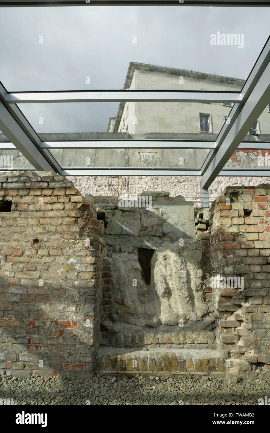 The Topography of Terror, Berlin Wall and Detlev-Rohwedder-Haus ...