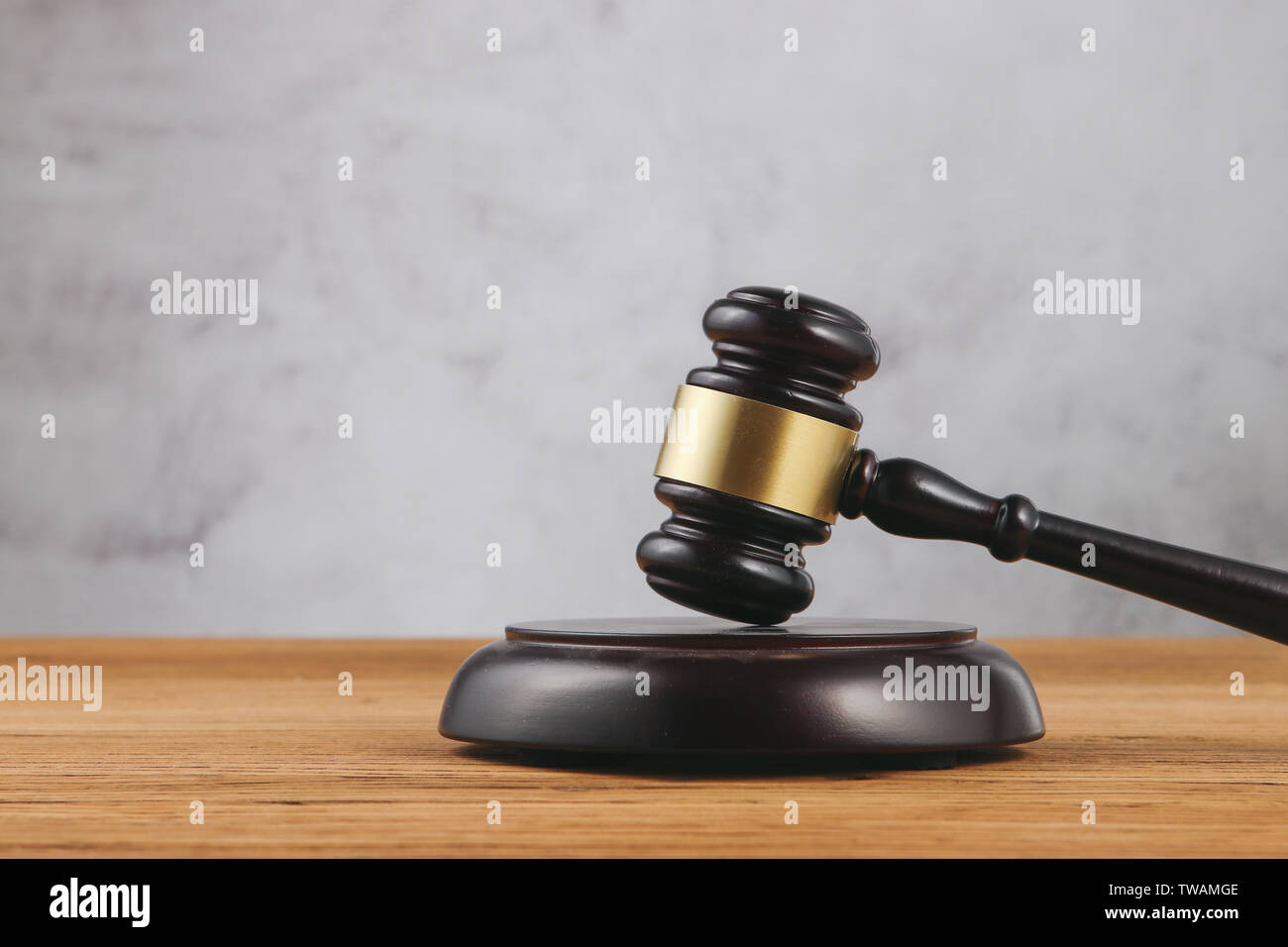 Judges hammer hi-res stock photography and images - Alamy
