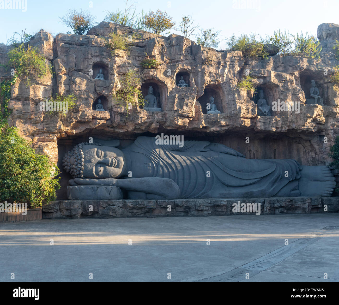 Dharma cave hi-res stock photography and images - Alamy