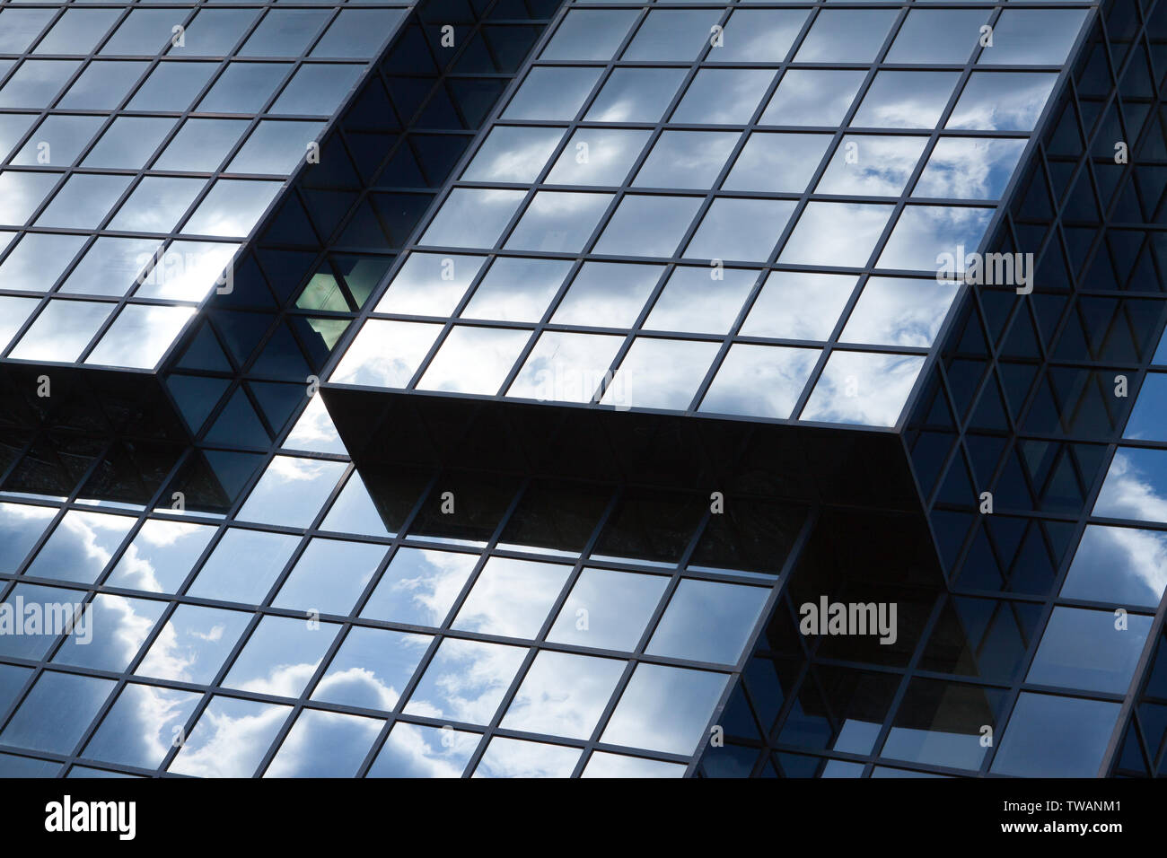 Glass building architecture hi-res stock photography and images - Alamy