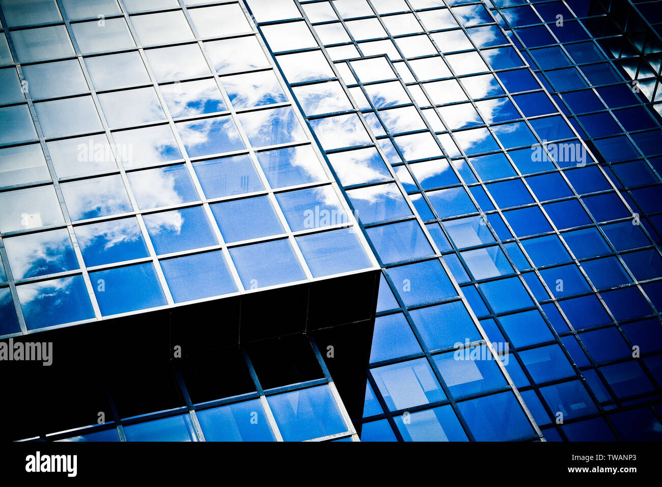 Glass building architecture hi-res stock photography and images - Alamy