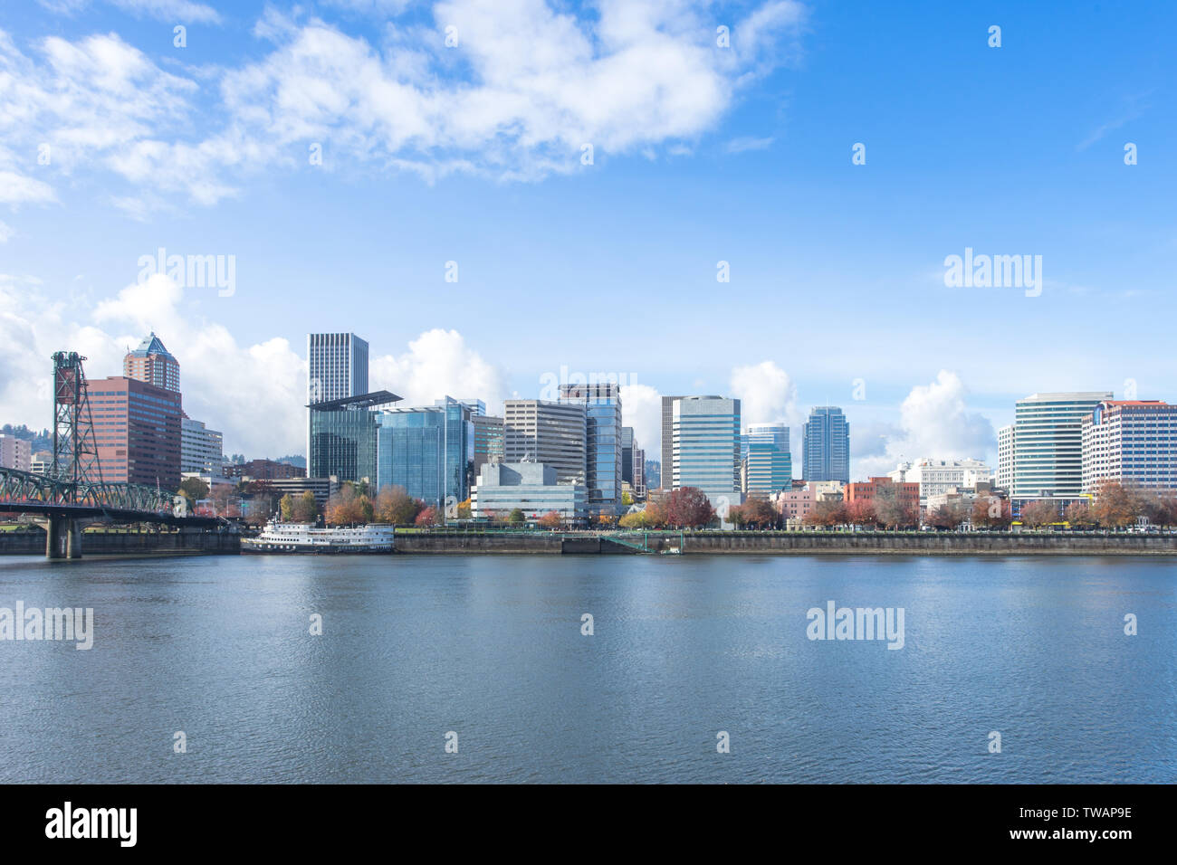 Portland cityscape skyscraper city hi-res stock photography and images ...