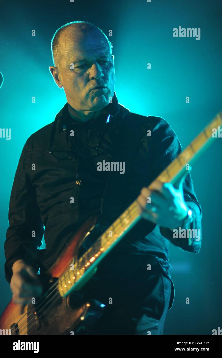 Wire all tomorrows parties hi-res stock photography and images - Alamy