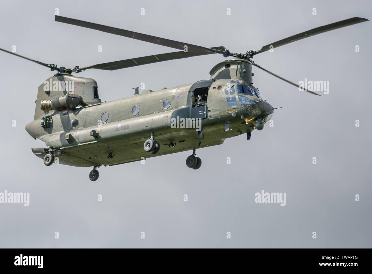 Chinook helicopter ship hi-res stock photography and images - Alamy