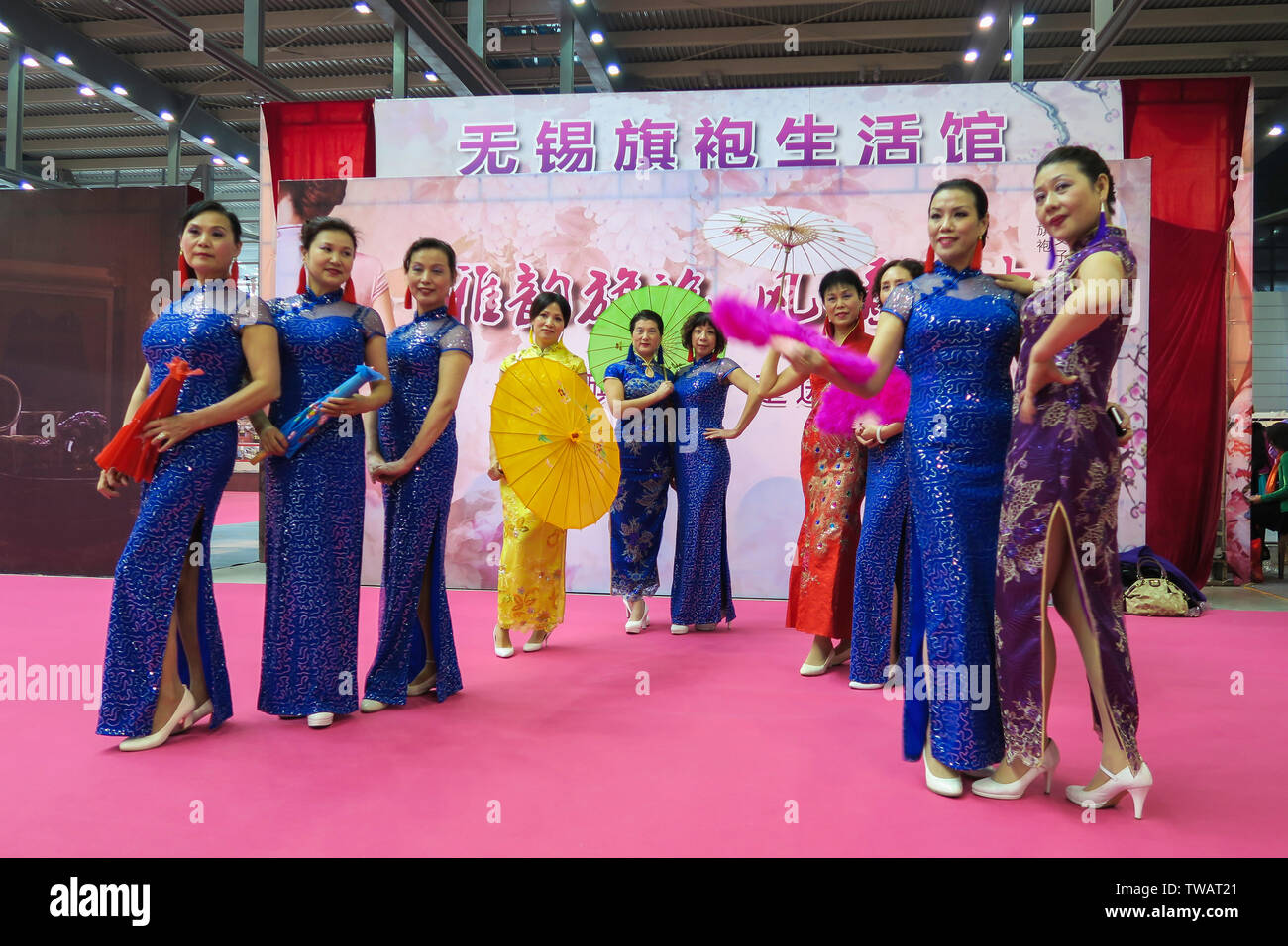 Jiangnan Qipao show Stock Photo - Alamy