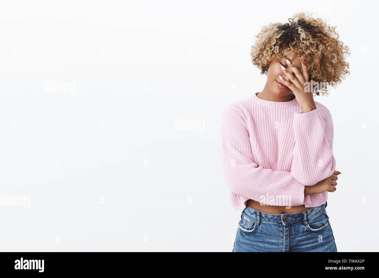 Woman ashamed of body hi-res stock photography and images - Alamy