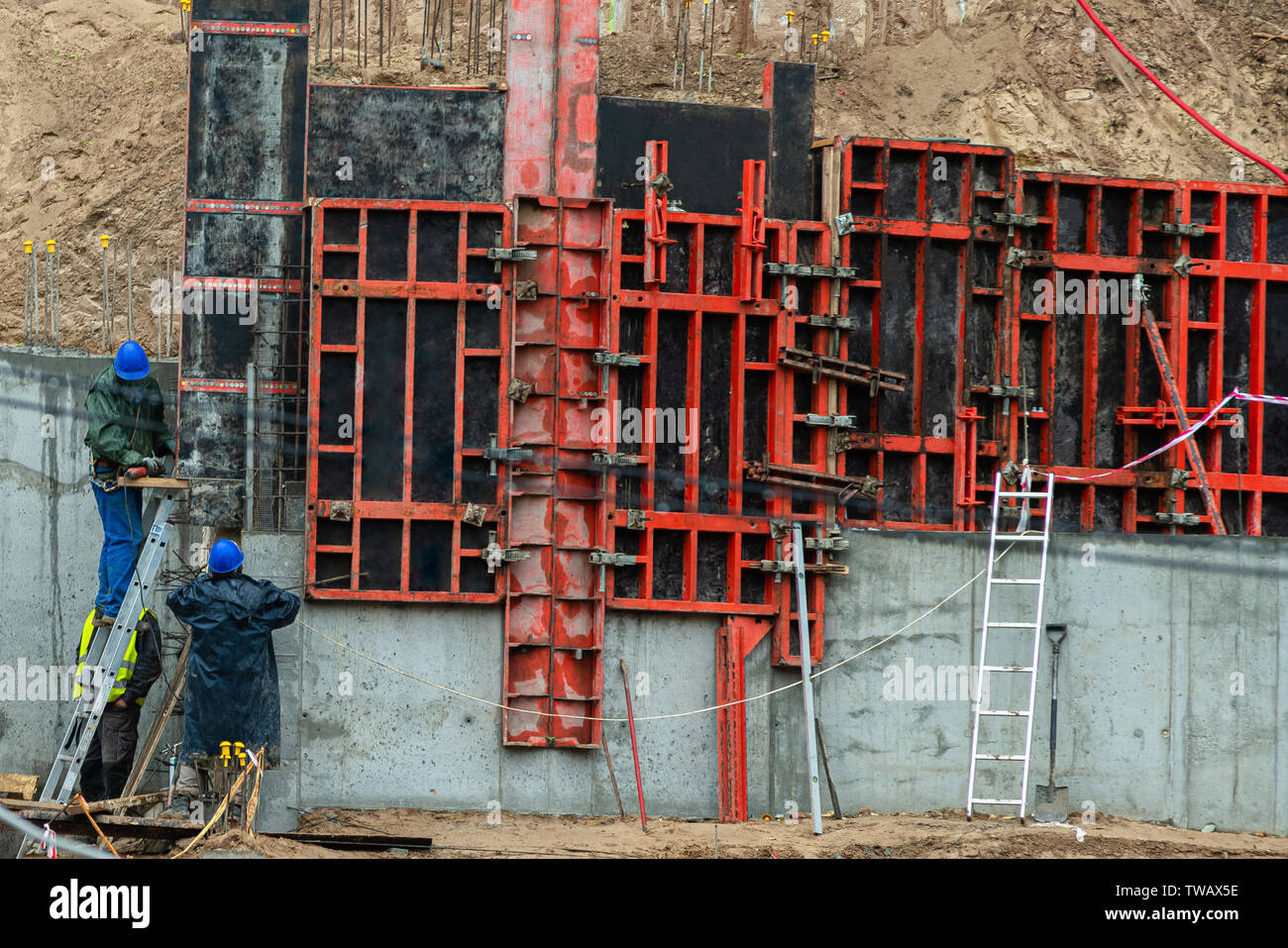 Ladder on concrete wall construction hi-res stock photography and ...