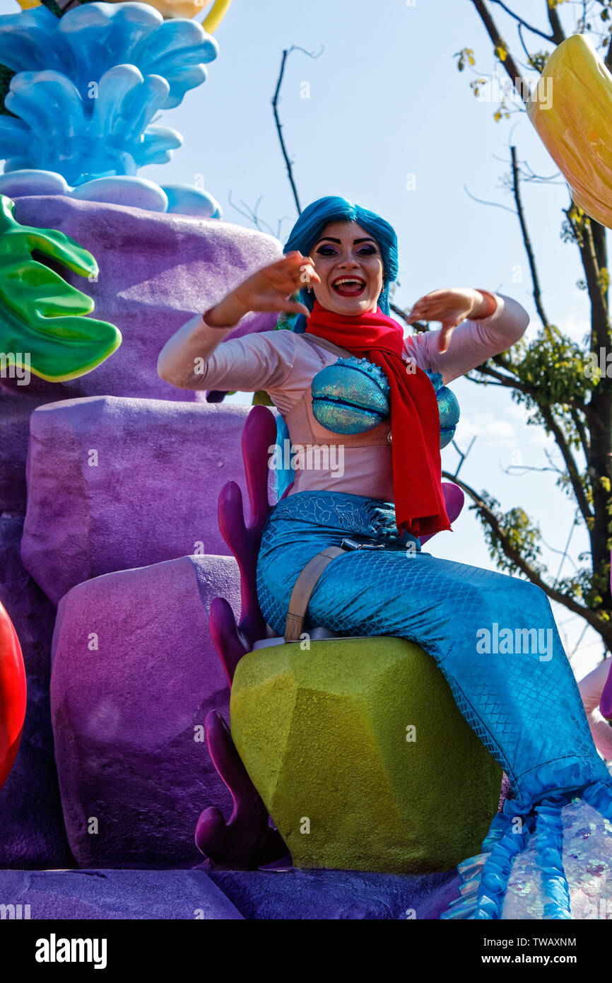Shanghai Haichang Ocean Park float parade Stock Photo - Alamy