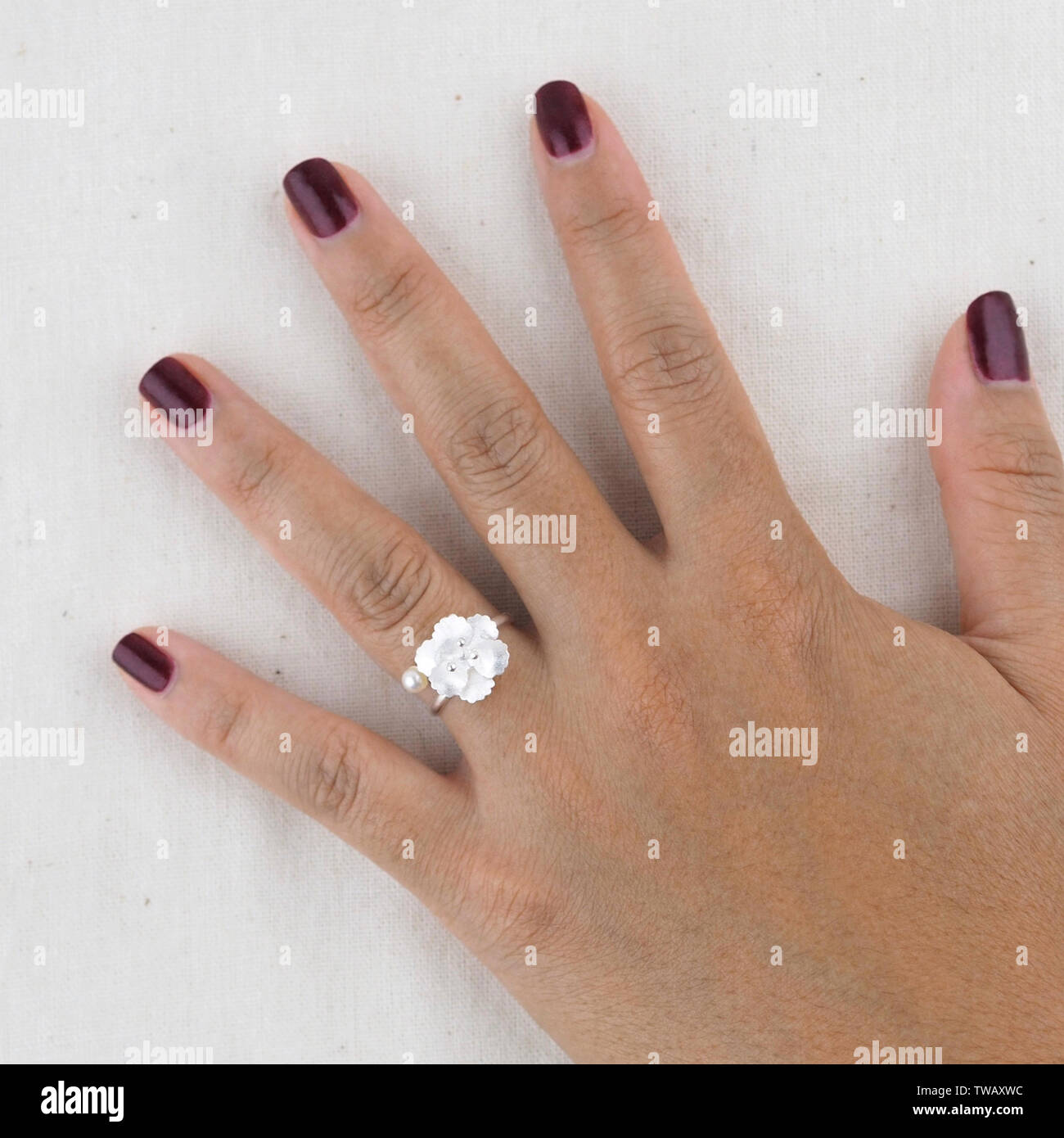 Silver fingernails hi-res stock photography and images - Alamy