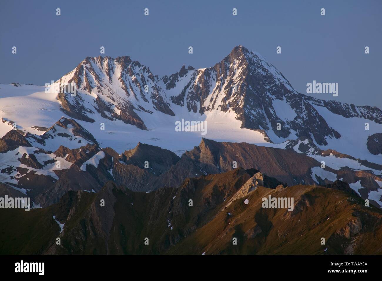 Austria, Tyrol, Hohe Tauern (High Tauern), Grossglockner (peak), view ...