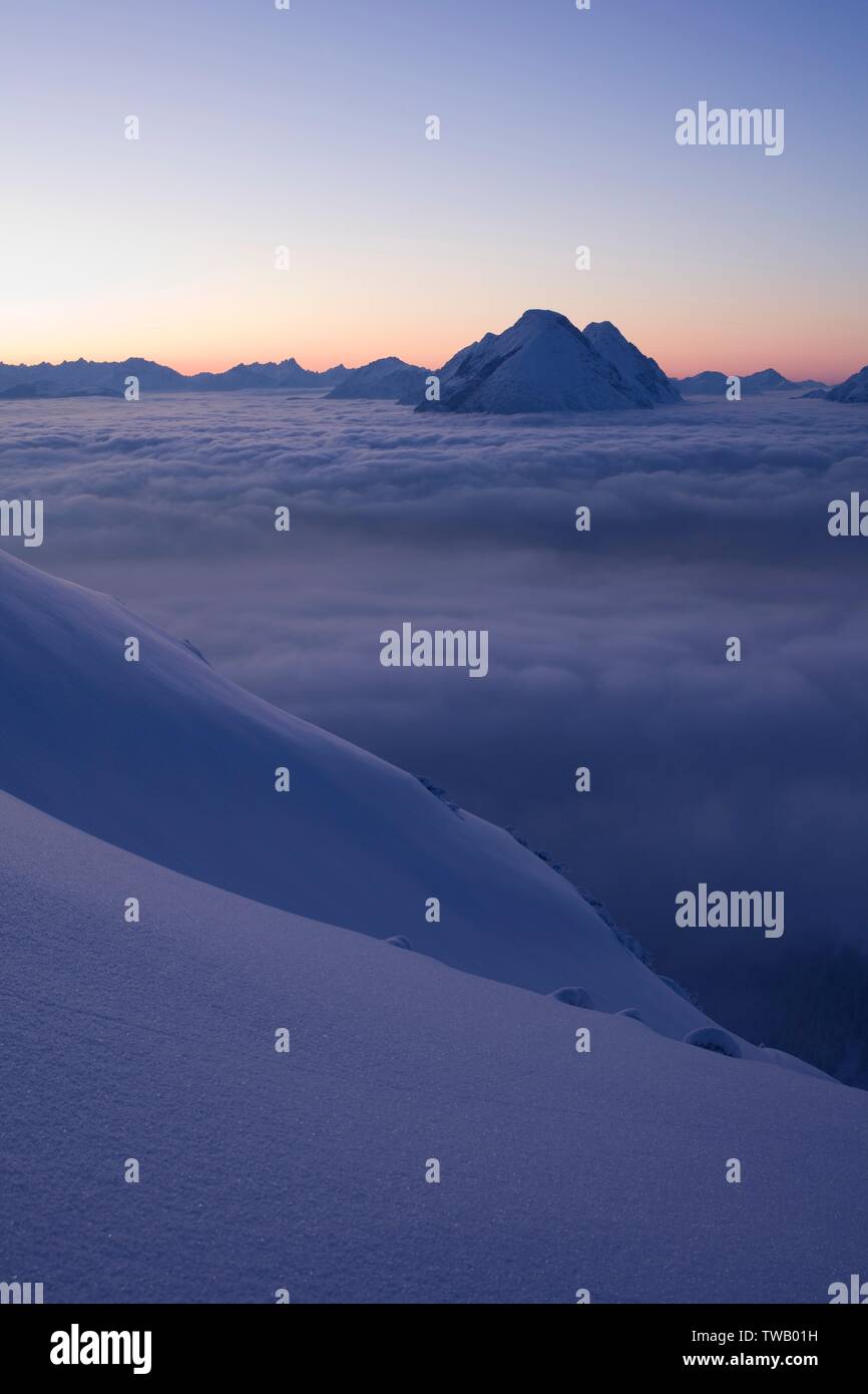 Chain of mountain ranges hi-res stock photography and images - Alamy