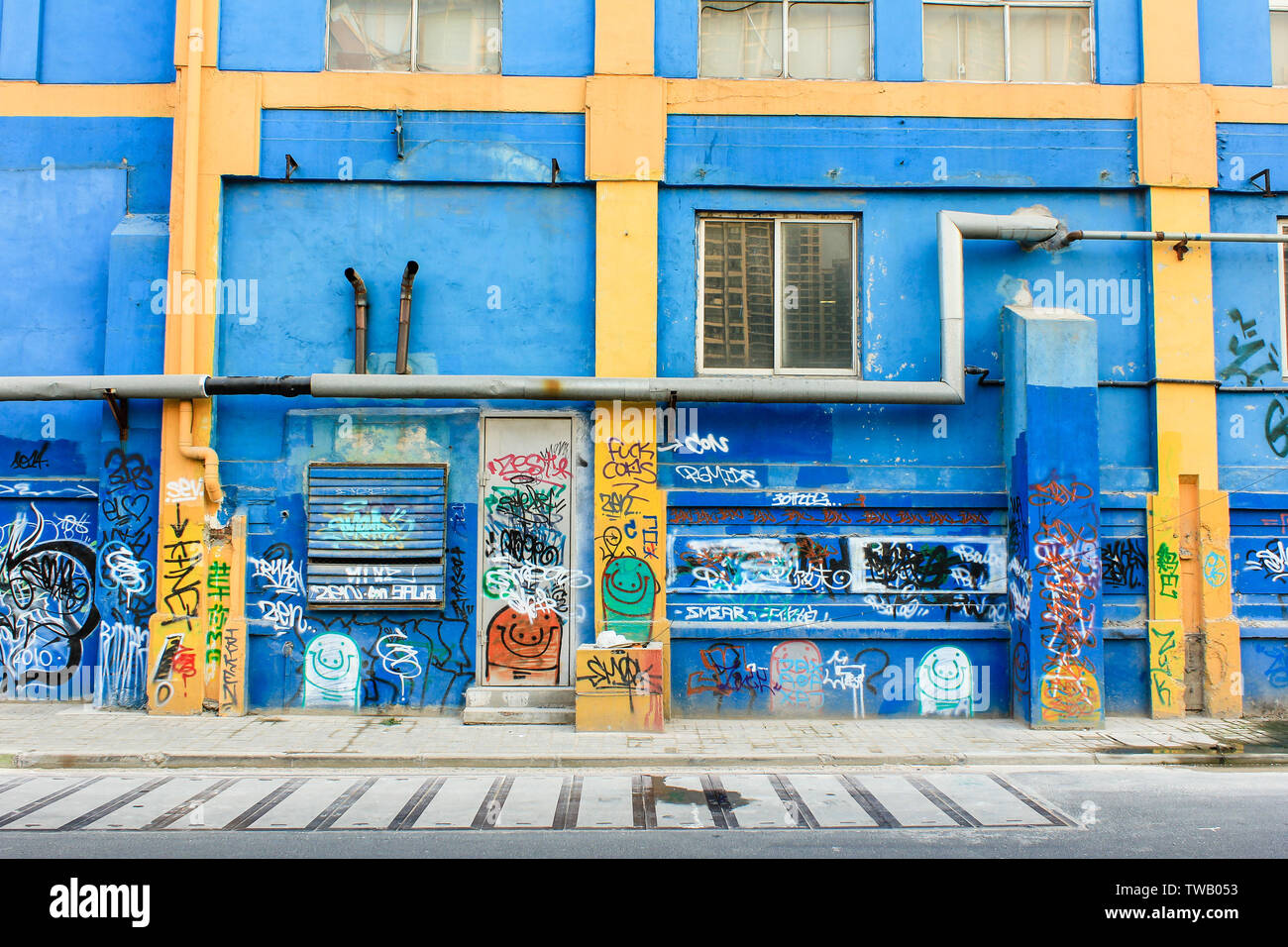 M50 graffiti wall, Moganshan Road, Shanghai Stock Photo - Alamy