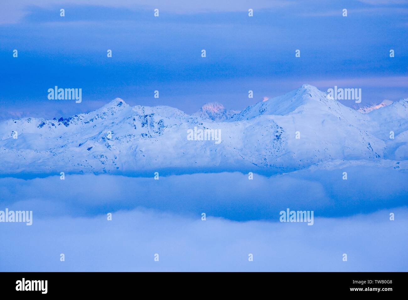 Austria, Tyrol, Tux Alps, view from the Hafelekarspitze (peak) to the ...