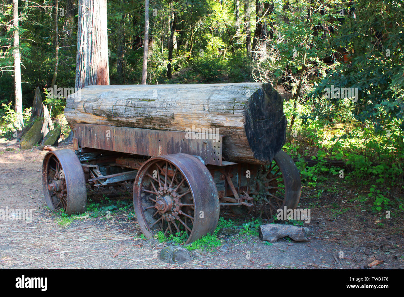 Vintage log truck hi-res stock photography and images - Alamy