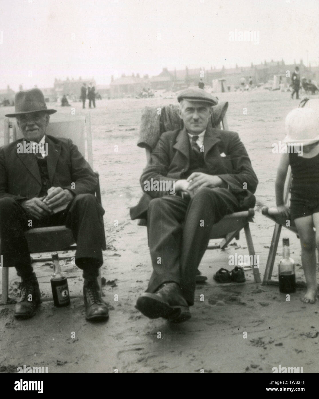 Beach scene 1920s Stock Photo - Alamy