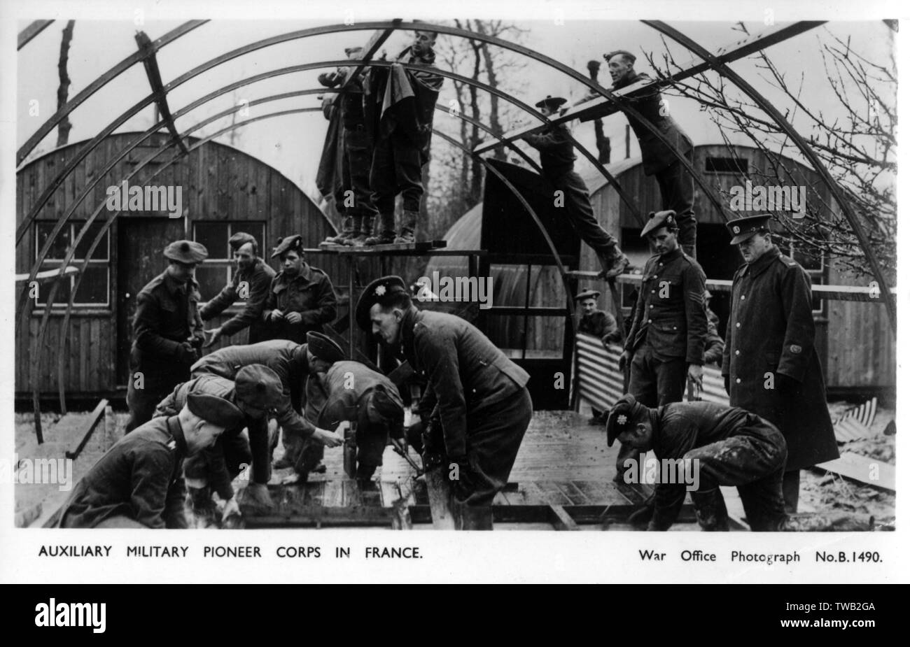 WW2 - Auxiliary Military Pioneer Corps erect Nissen Huts Stock Photo ...