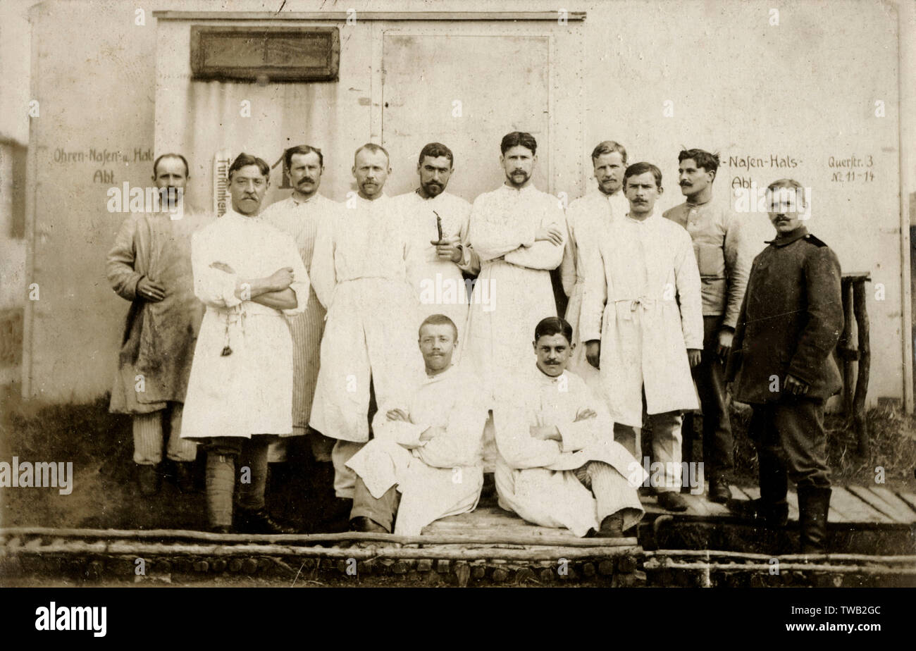 WW1 - Doctors, Orderlies and Surgeons of the Ear-Nose-Throat Department ...
