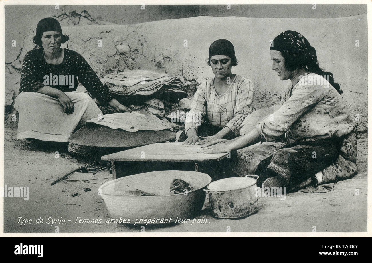 1920s women cooking hi-res stock photography and images - Alamy