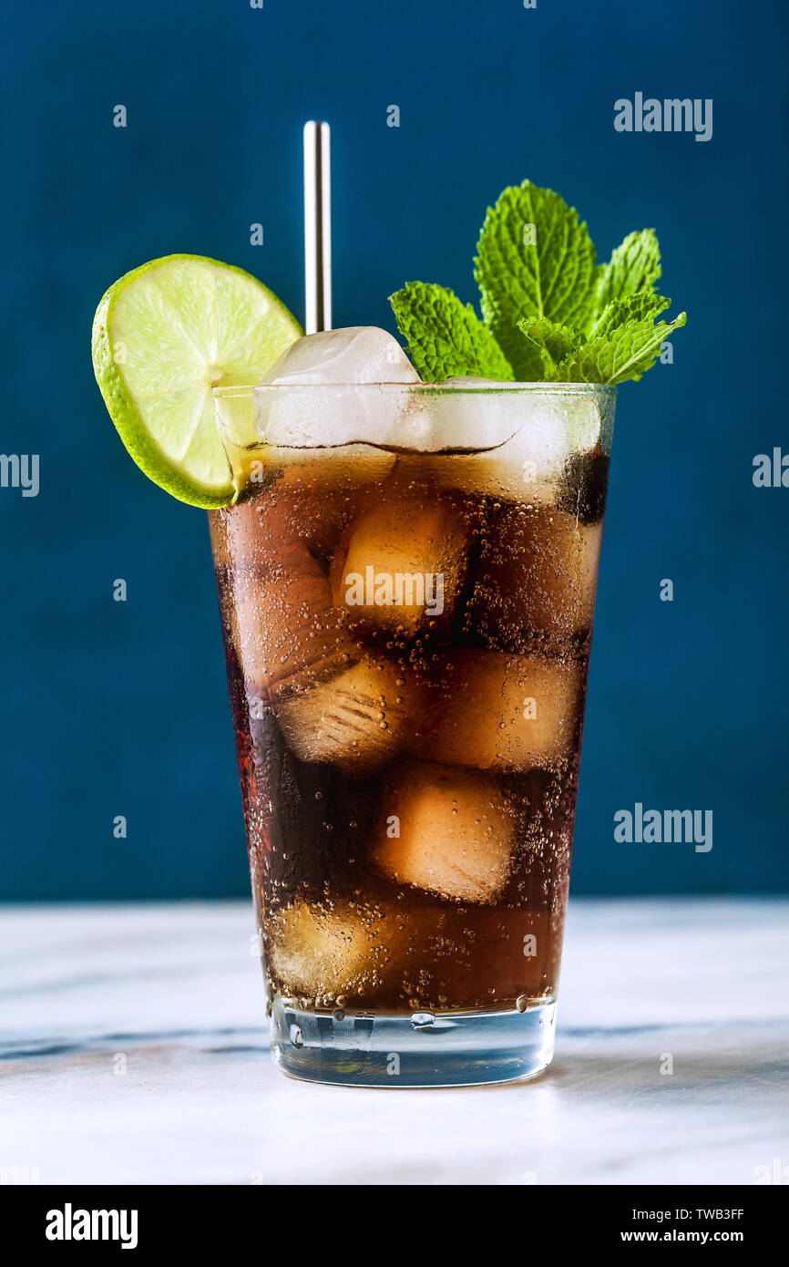 Bubble tea cocktails hi-res stock photography and images - Alamy