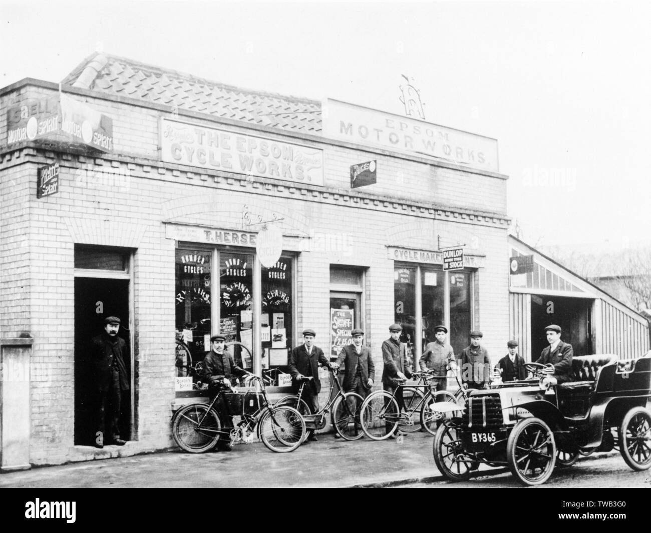 Repair works Black and White Stock Photos & Images - Alamy