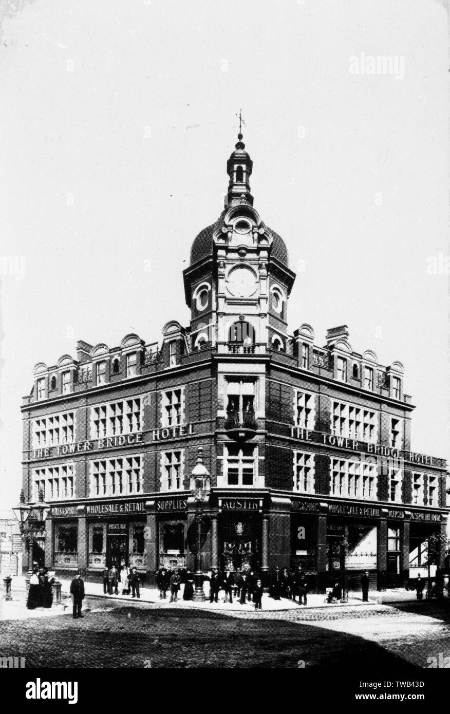 People at tower of london Black and White Stock Photos & Images - Alamy