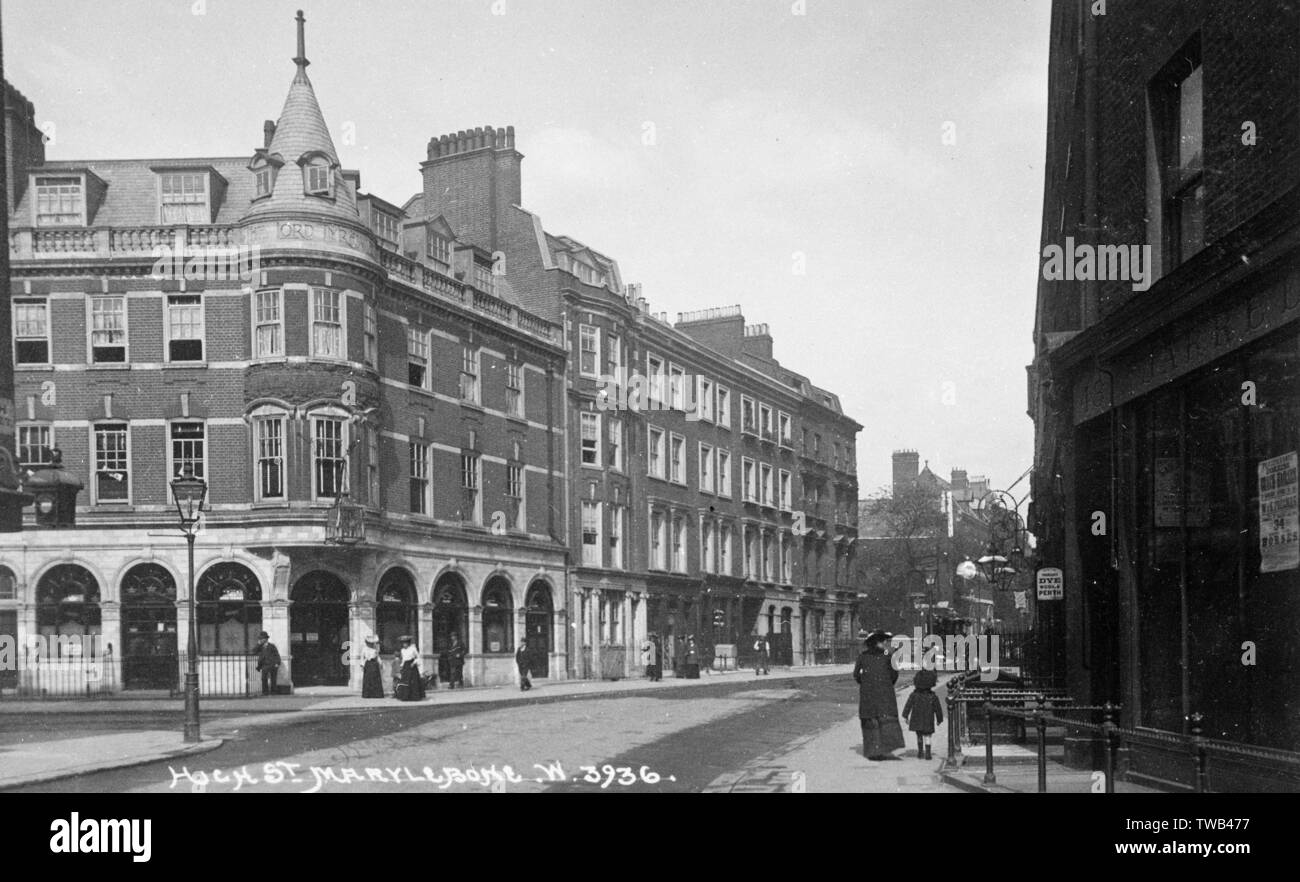 Corner building high street hi-res stock photography and images - Alamy