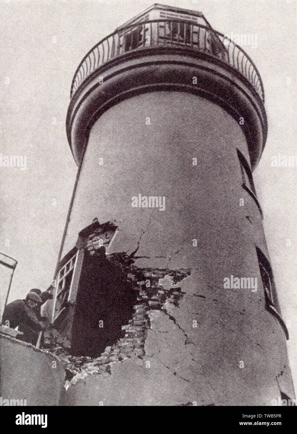 War damaged lighthouse hi-res stock photography and images - Alamy